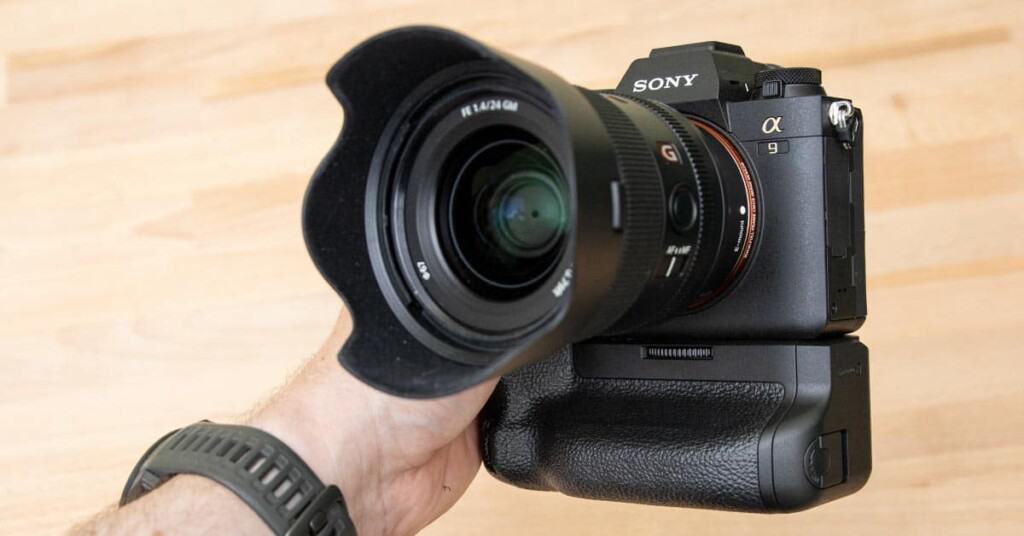 Sony VG-C4EM Battery Grip Review - Is it the best option? [a7 IV Included]