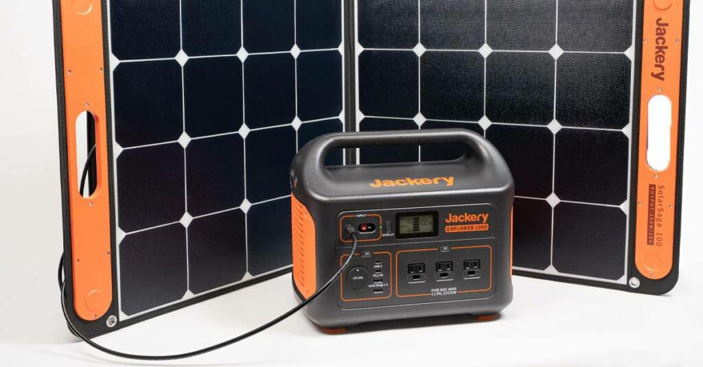 Jackery SolarSaga 100W Solar Panel Review - Foldable and Powerful