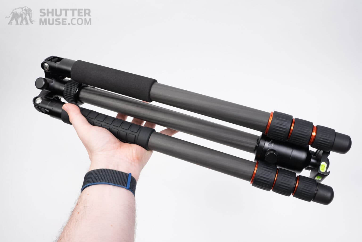 Monopod Vs Tripod - How to Choose and When to Use (The Right Way) Monopod Vs Tripod - How to Choose and When to Use (The Right Way)